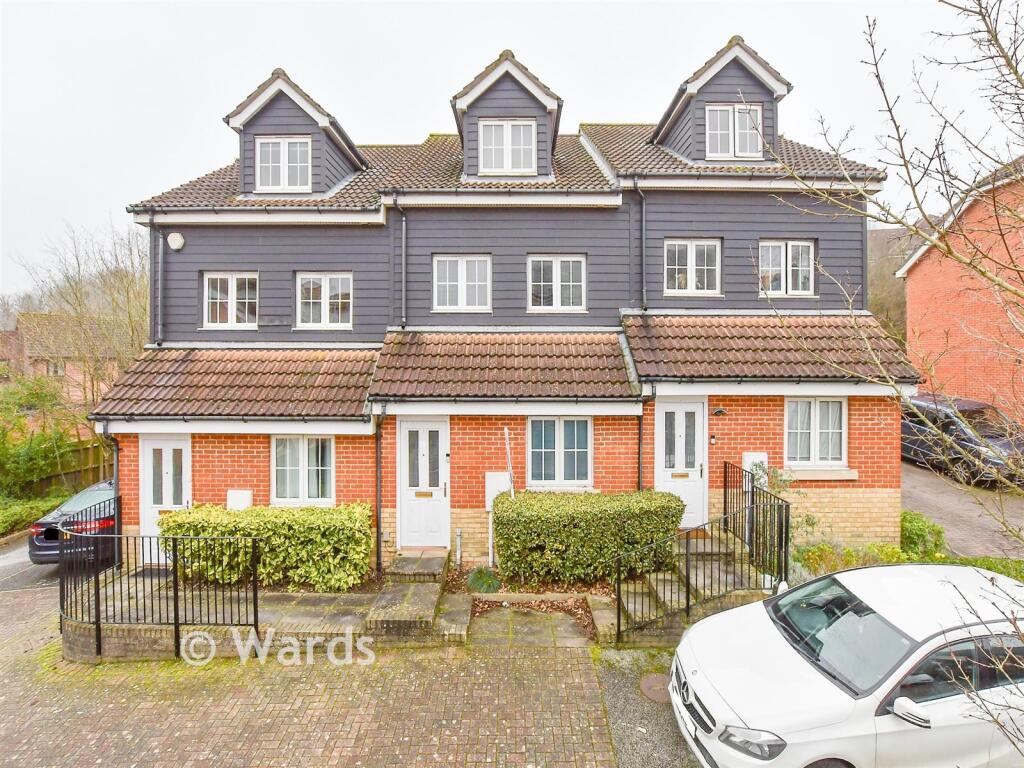 2 bedroom maisonette for sale in Wharfdale Square, Tovil, Maidstone ...