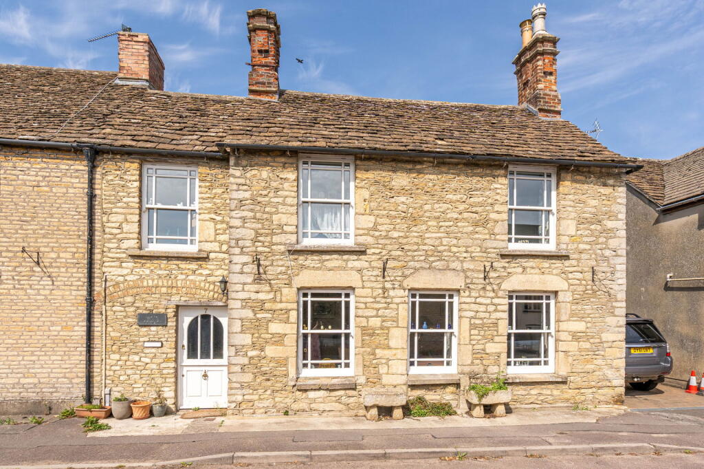 3 bedroom end of terrace house for sale in Cliff Road, Sherston, SN16