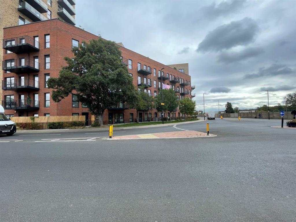 1 bedroom apartment for sale in Samuelson House, Merrick Road, Southall ...