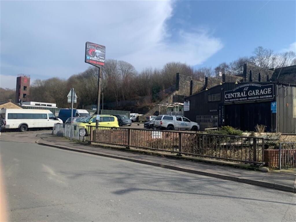 Commercial property for sale in VEHICLE MAINTENANCE AND MOT GARAGE WITH ...