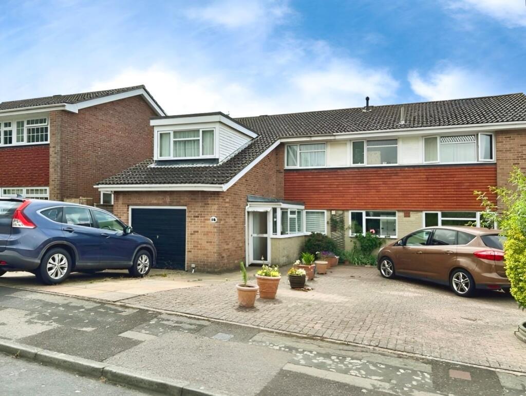 4 bedroom semi-detached house for rent in Birkdale Drive, Folkestone, CT19