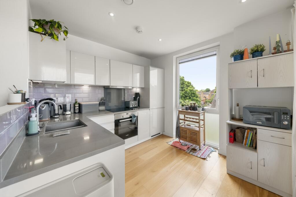 2 bedroom apartment for sale in Holman Drive, Hanwell Borders, UB2