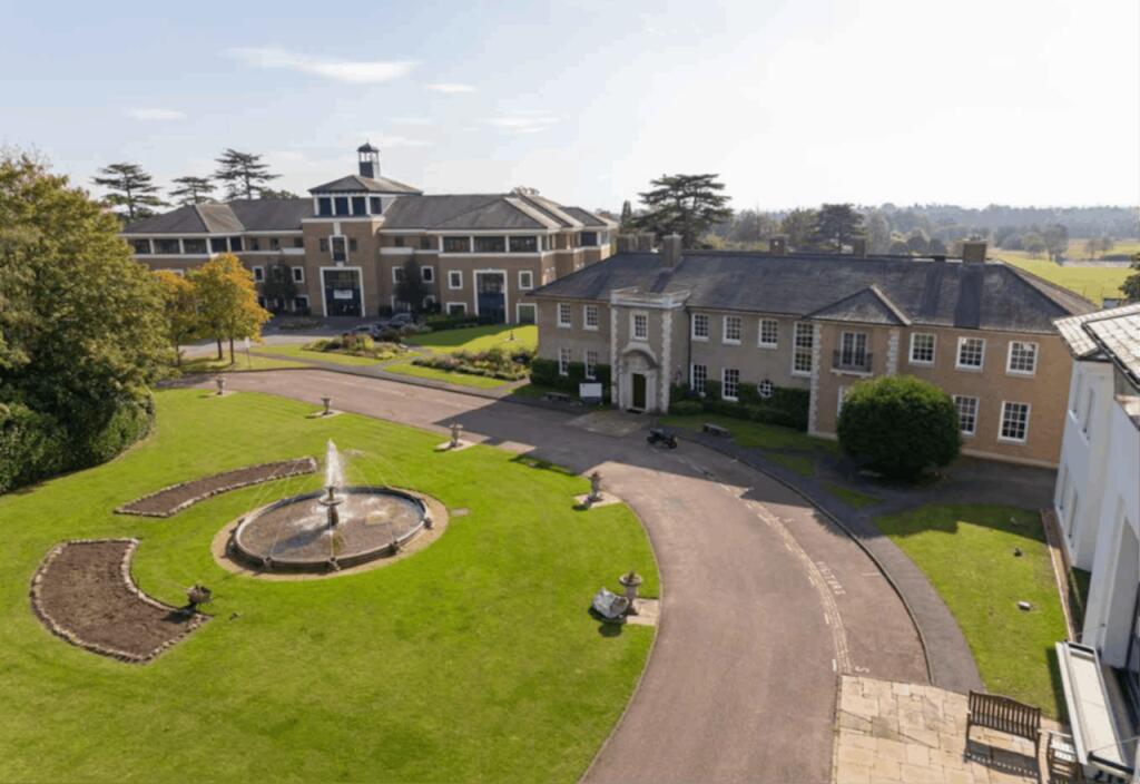 Storage facility to lease in Sefton Park, Stoke Poges, SL2 4JS, SL2