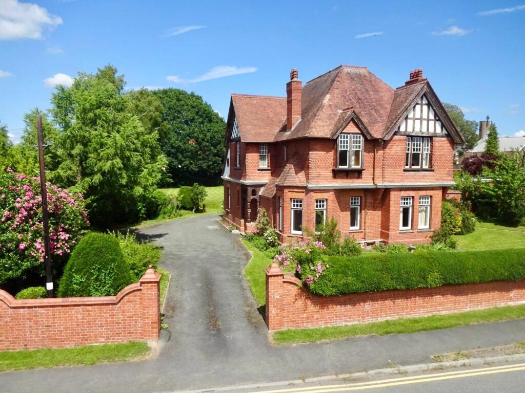 4 bedroom detached house for sale in Ithon Road, Llandrindod Wells ...