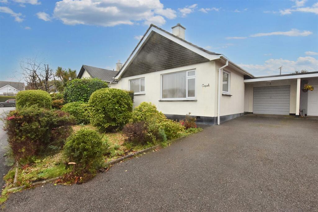 2 bedroom bungalow for sale in Penvale Close, Barripper, Camborne, TR14