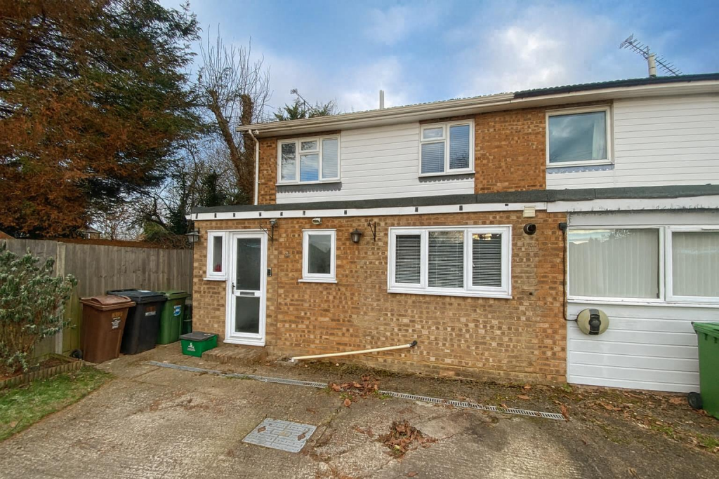 3 bedroom end of terrace house for sale in Wood End, Park Street, St ...