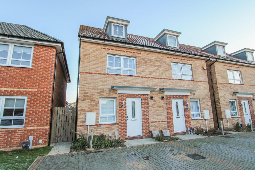4 bedroom town house for sale in Windmill Close, Hatfield, Doncaster, DN7
