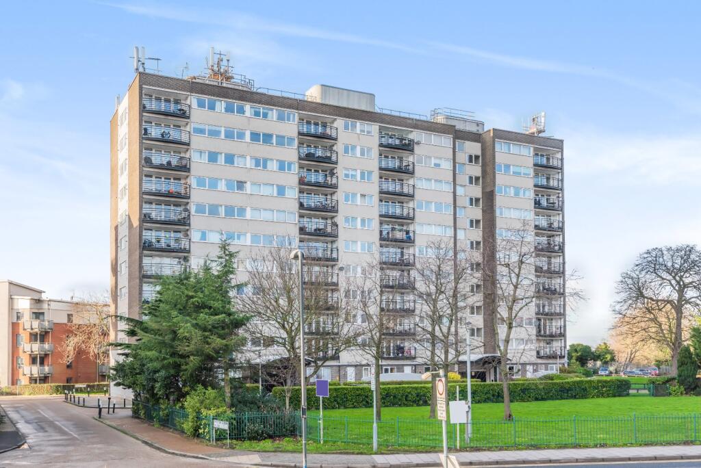 3 bedroom apartment for sale in Master Gunner Place, Shooters HIll ...