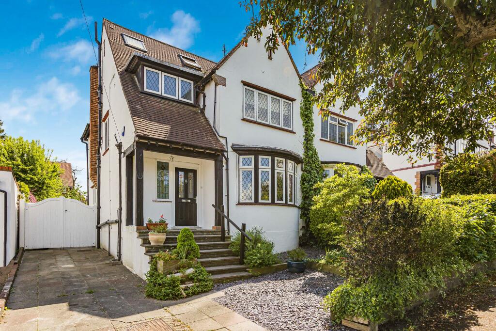 4 bedroom semi-detached house for sale in Oakmere Avenue, Potters Bar, EN6