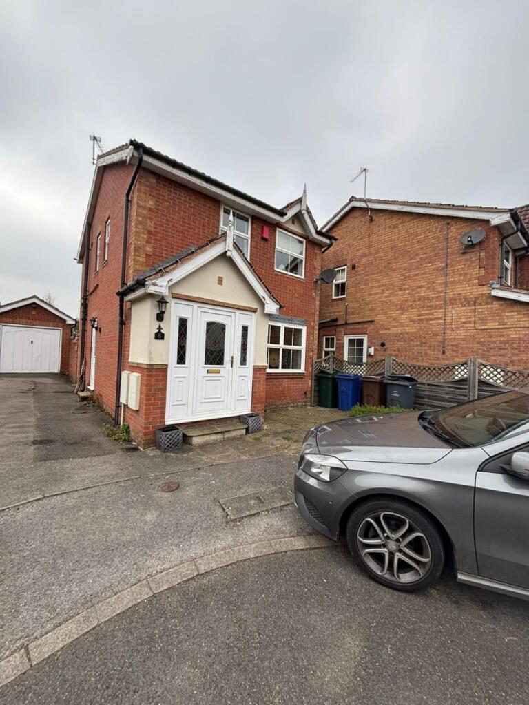 3 bedroom detached house for rent in Kent Close, Royston, S71