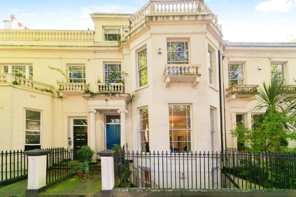 2 bedroom flat for sale in Falkner Square, Liverpool, Merseyside, L8