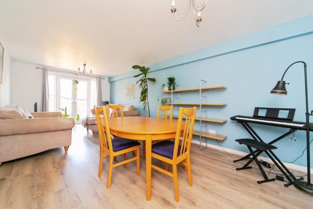 2 bedroom flat for sale in Quebec Quay, Liverpool, Merseyside, L3