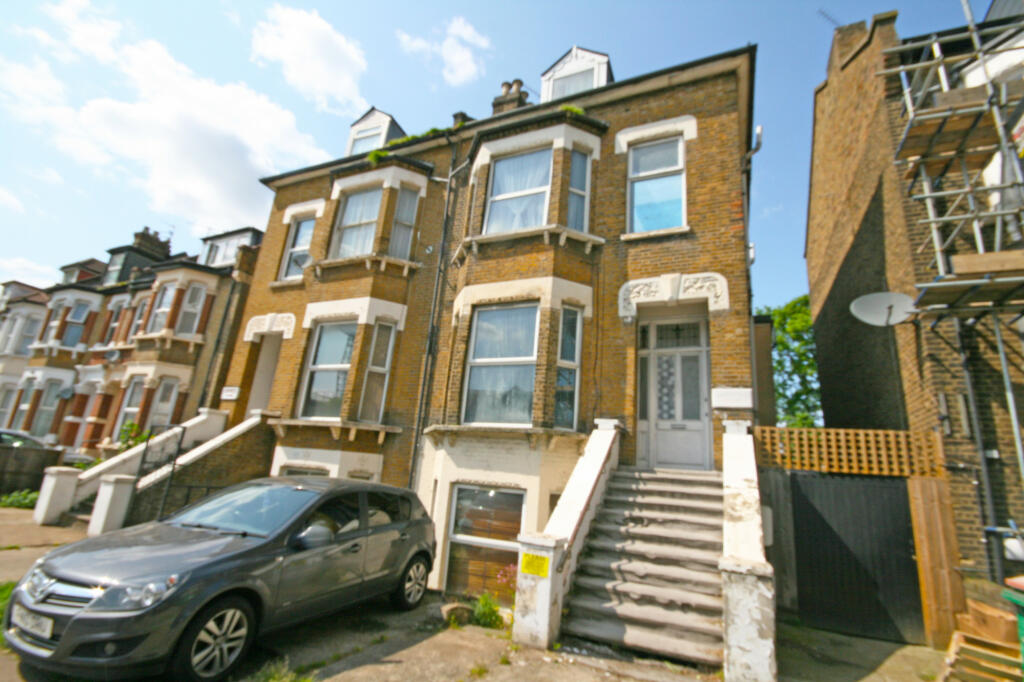 2 bedroom flat for sale in Romford Road, London, E7