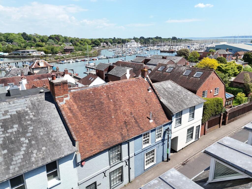 3 bedroom terraced house for sale in Captains Row, Lymington, SO41