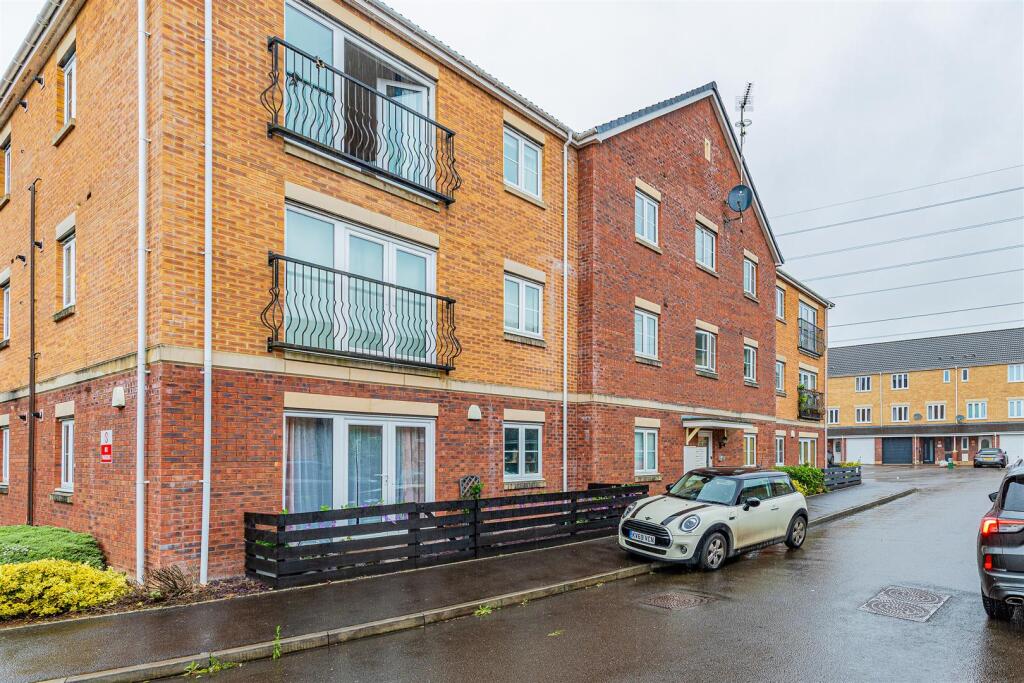 1 bedroom flat for rent in Meadow Way, Tyla Garw, Pontyclun, CF72