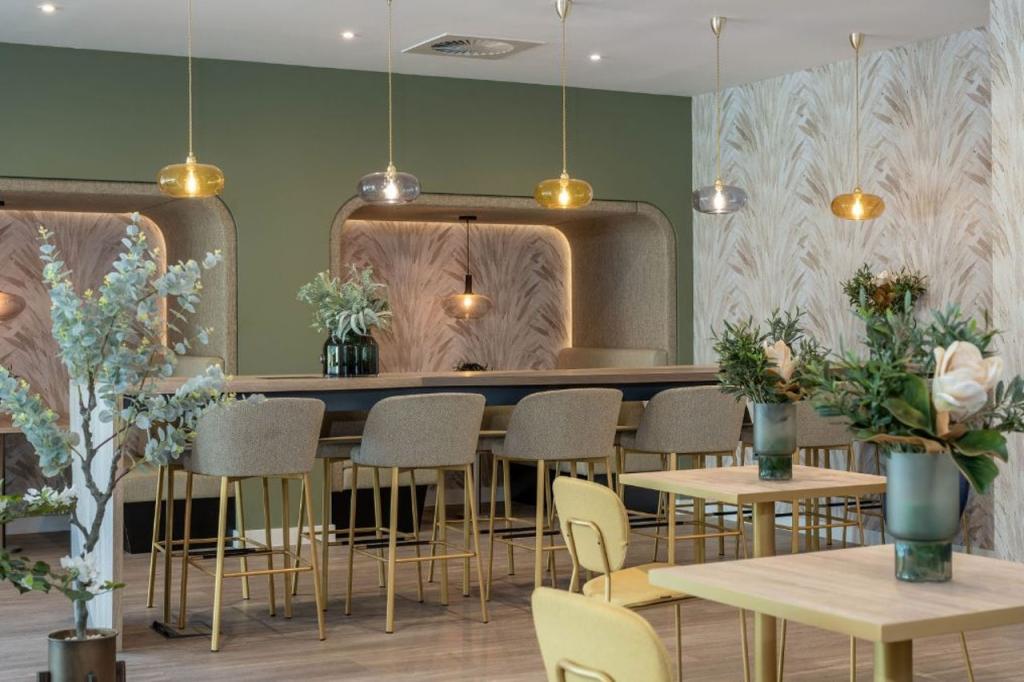 Office to lease in Arena, 100 Berkshire Place, Winnersh Triangle ...