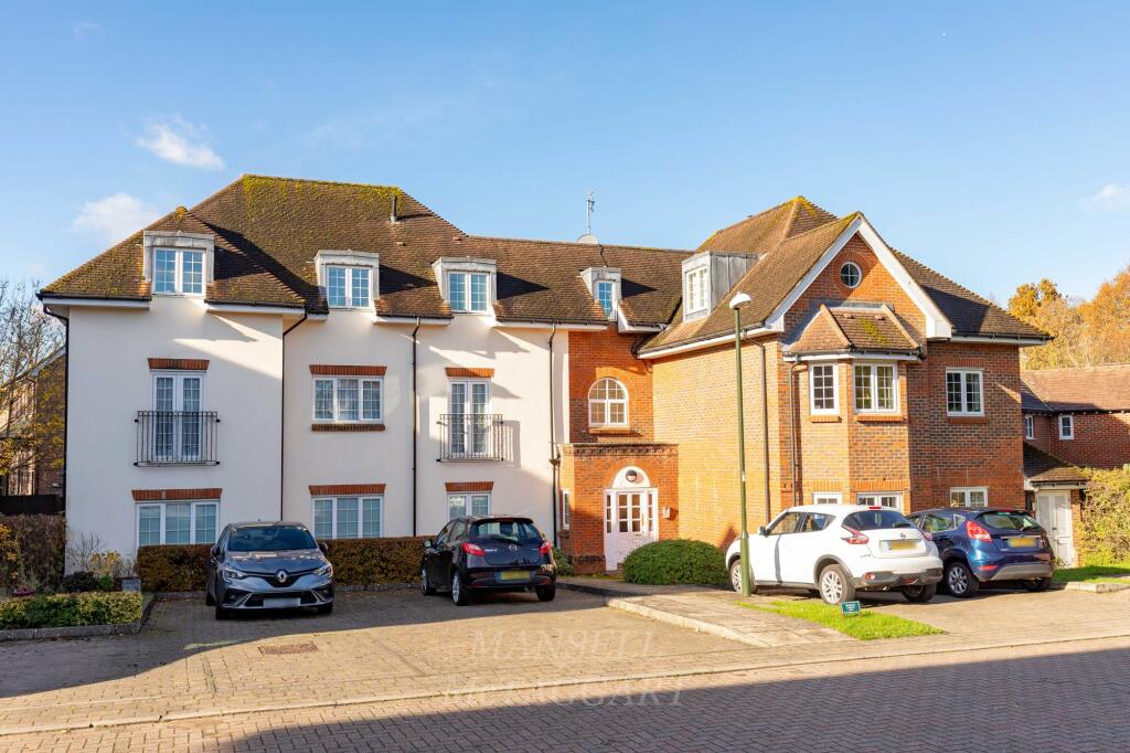 1 bedroom flat for sale in Maddox Drive, Crawley, RH10