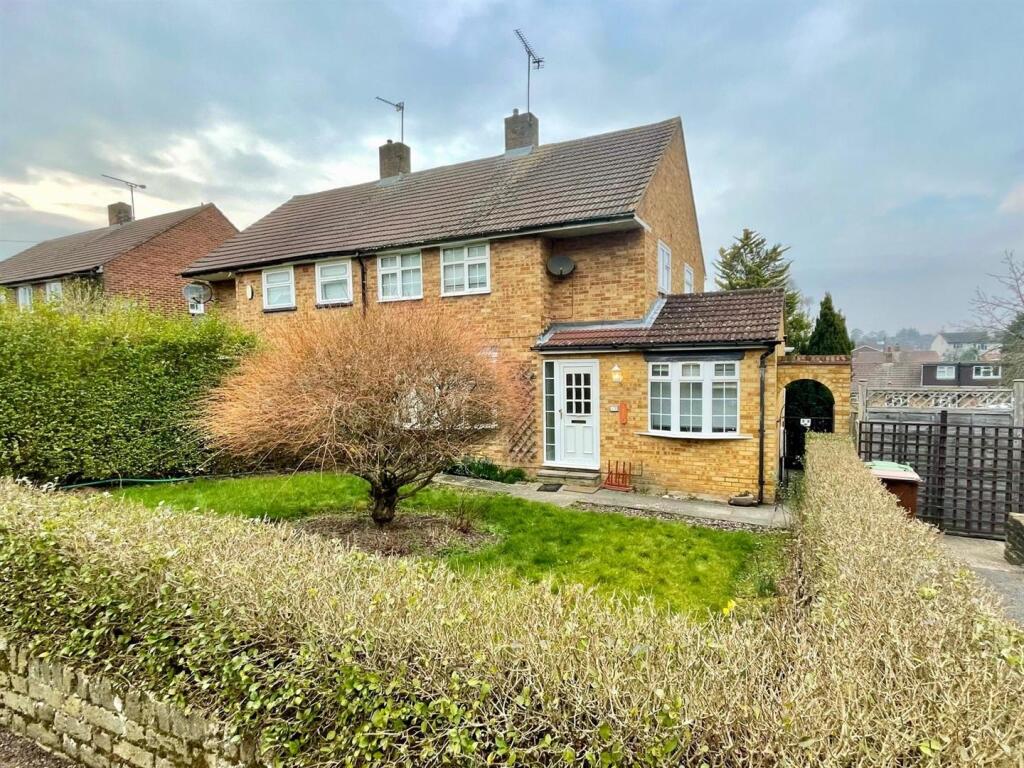 3 bedroom semi-detached house for sale in Kemble Close, Potters Bar, EN6
