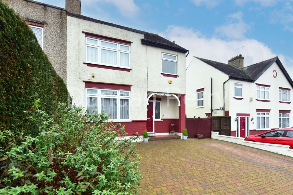 4 bedroom semi-detached house for sale in Hill Rise, Potters Bar, EN6