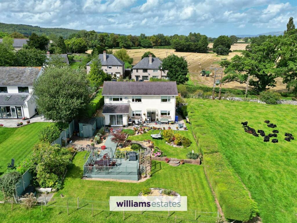 4 bedroom detached house for sale in Cwr Y Llan Llanfair Dyffryn Clwyd ...