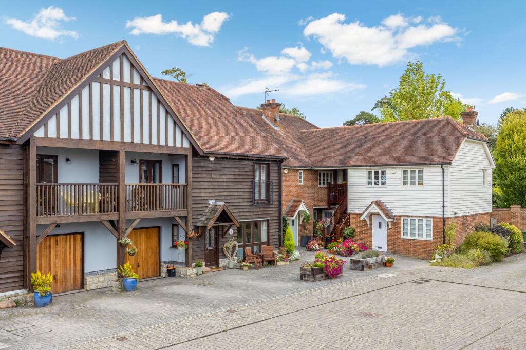 4 bedroom terraced house for sale in Mill Court, Bidborough, TN3