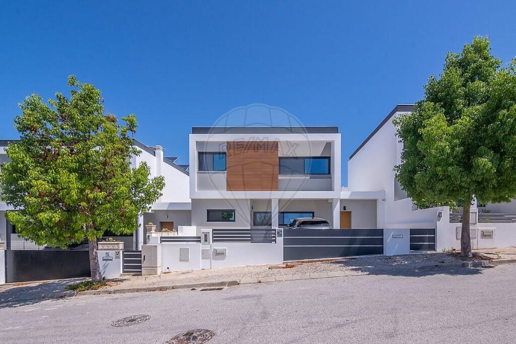3 bedroom villa for sale in Algarve, Olhão, Portugal