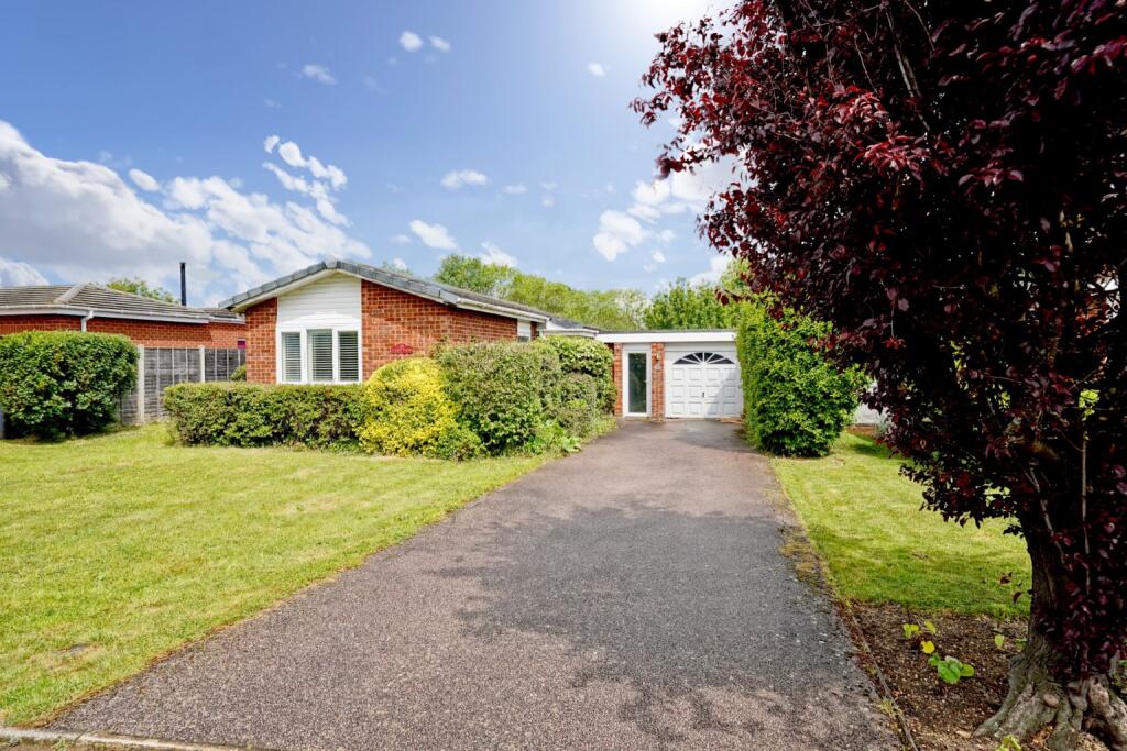 3 bedroom detached bungalow for sale in Ridgeway, Perry, Huntingdon ...