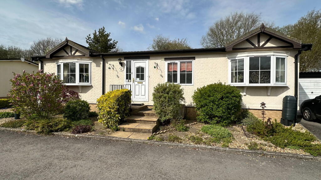 2 bedroom mobile home for sale in Clock Inn Park, Lydeway, Devizes ...