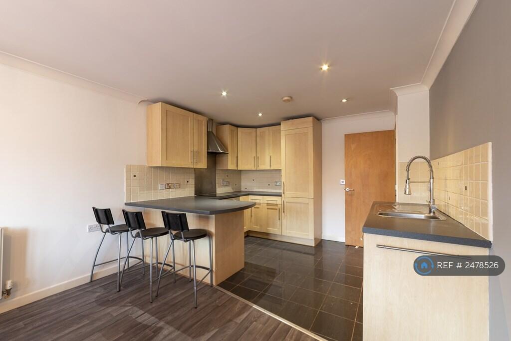 4 bedroom flat for rent in Edward Road, Nottingham, NG2