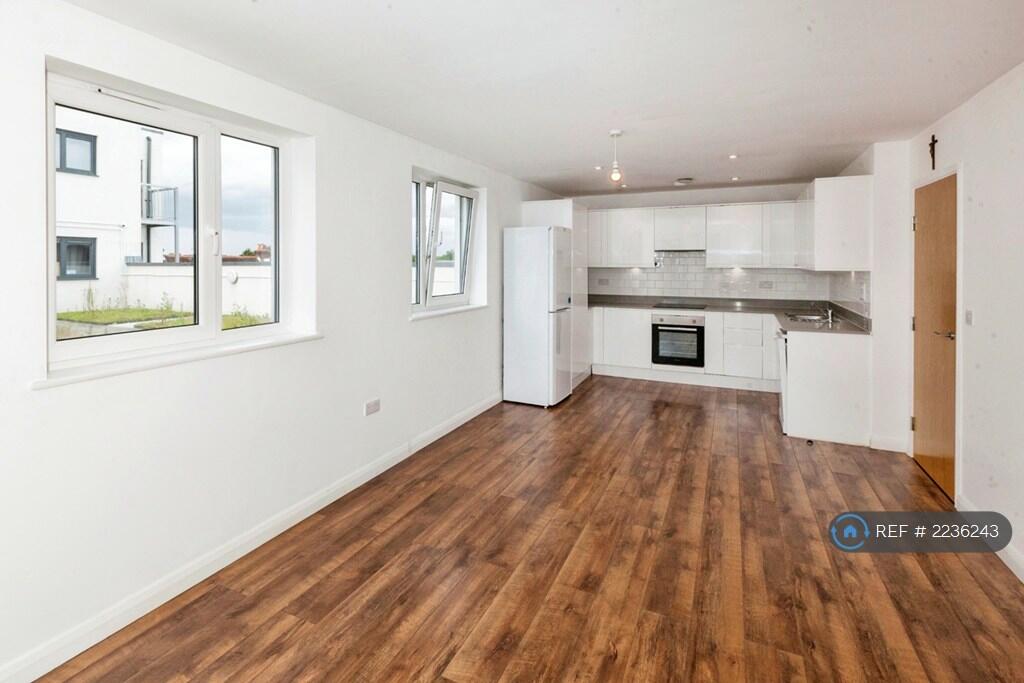 1 bedroom flat for rent in Lyons Way, Slough, SL2