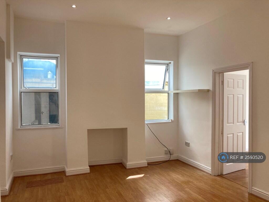 2 bedroom flat for rent in Roath, Cardiff, CF24