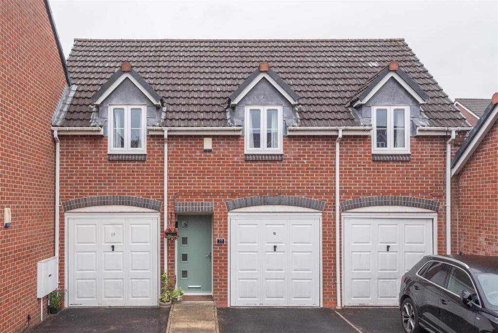 2 bedroom town house for sale in Woodchat Court, Chorley, PR7