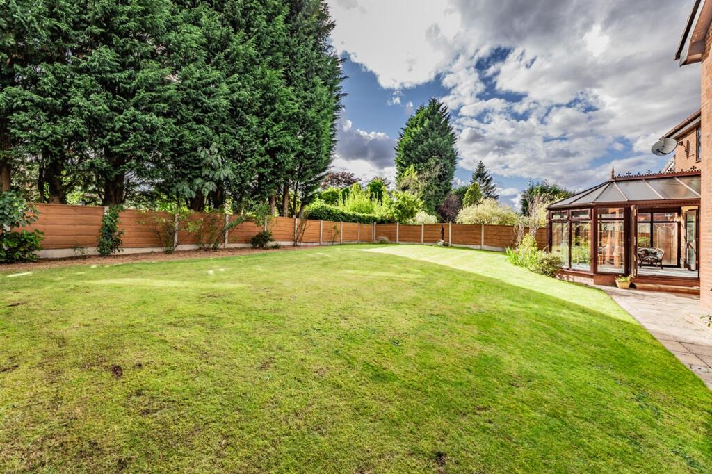 5 bedroom detached house for sale in Kingston Hill, Cheadle, SK8