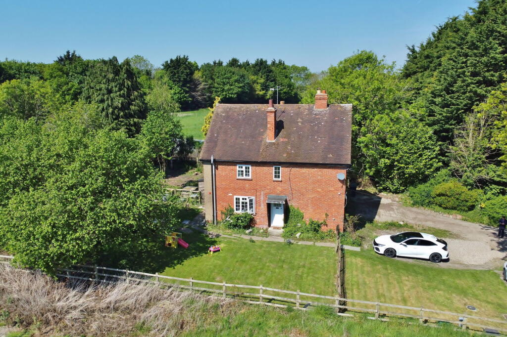 3 bedroom semi-detached house for sale in Box Tree Lane, Postcombe, OX9