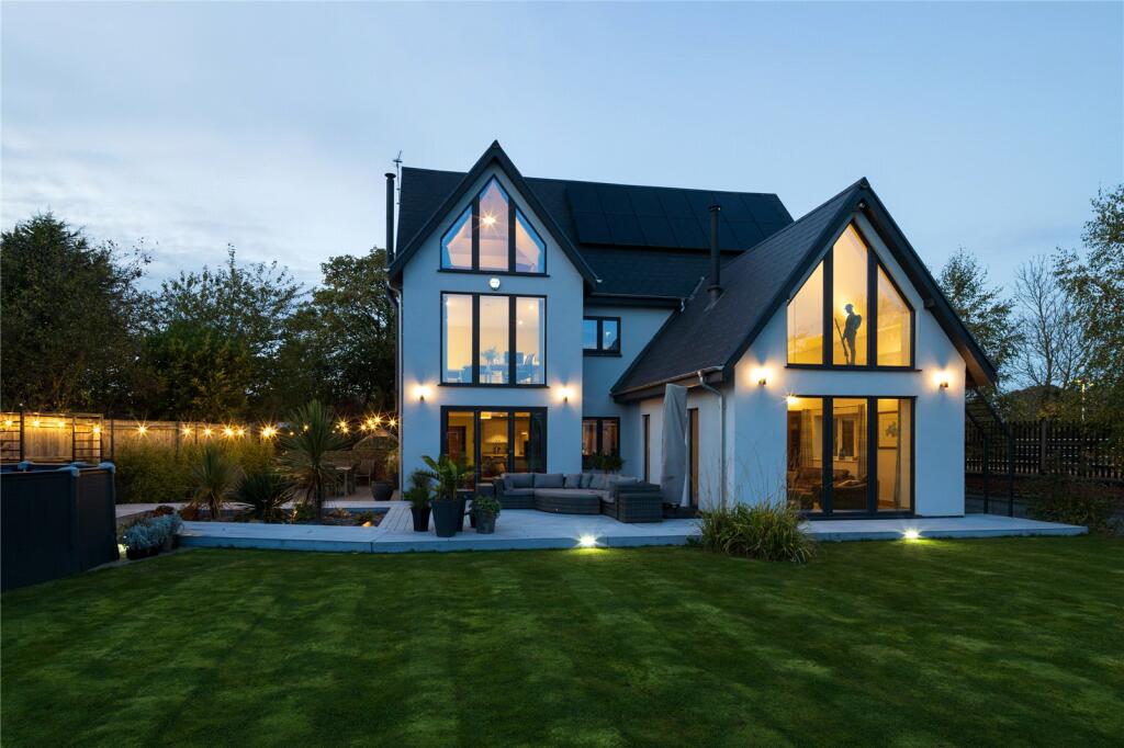 8 bedroom detached house for sale in Howe Lane, Goxhill, Barrow Upon ...