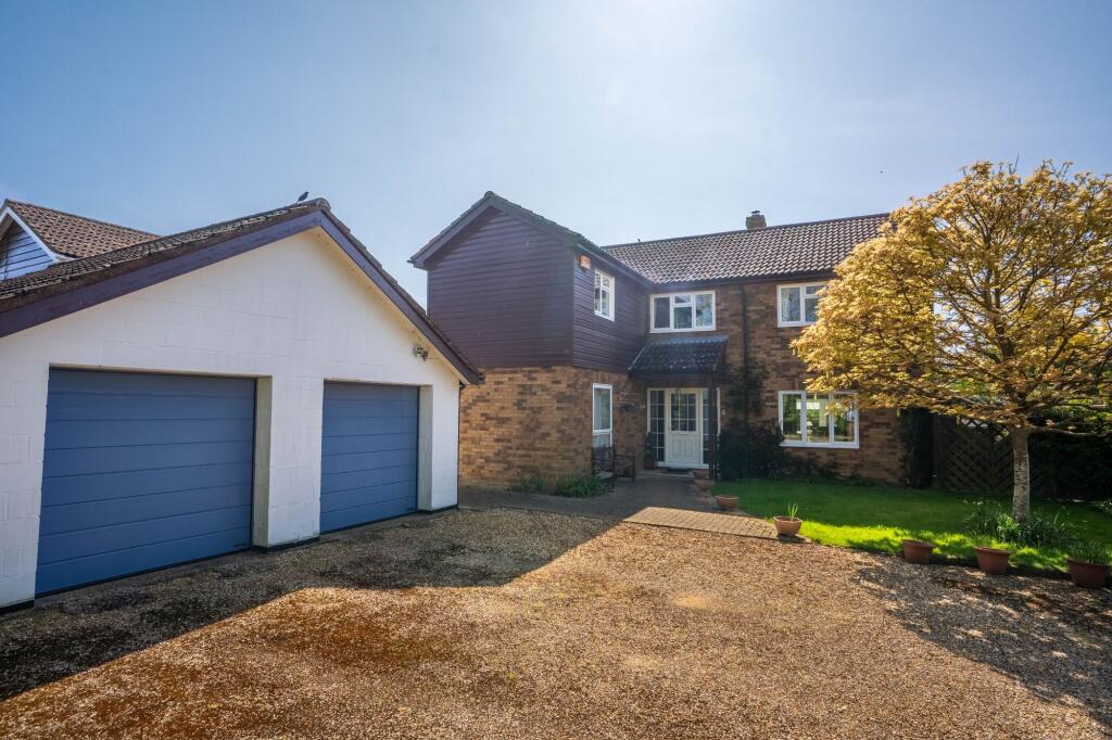 5 bedroom detached house for sale in Mills Lane, Longstanton, CB24