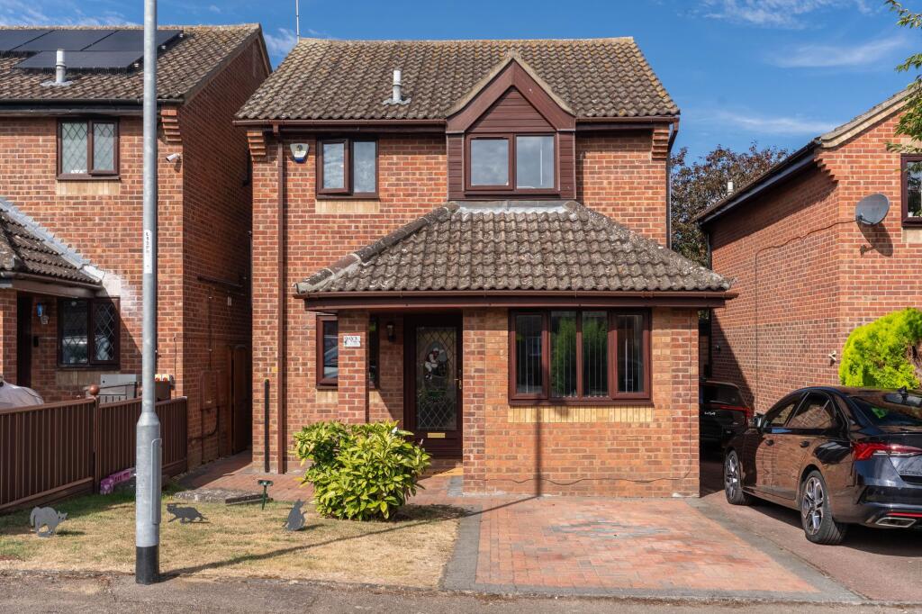 3 bedroom detached house for sale in Watermead, Bar Hill, CB23