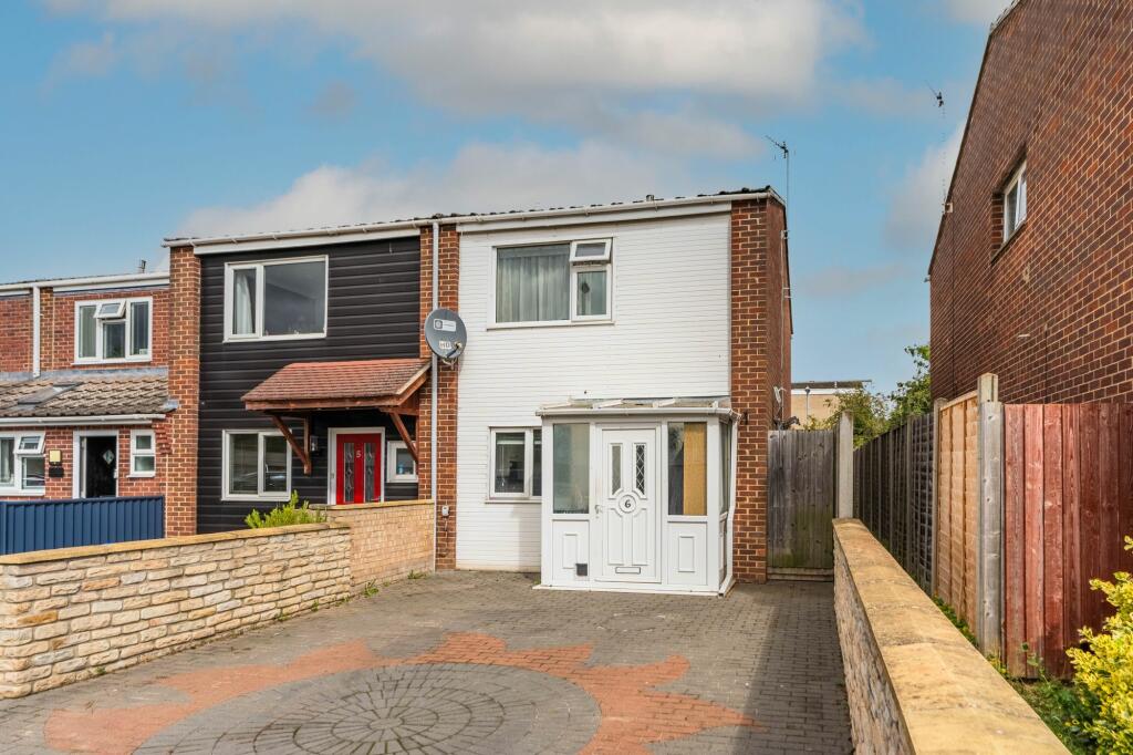 3 bedroom end of terrace house for sale in Gladeside, Bar Hill, CB23