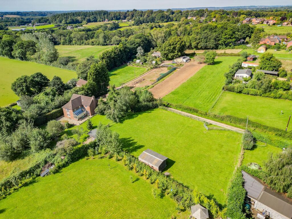 4 bedroom detached house for sale in Twynhams Hill, Shirrell Heath, SO32