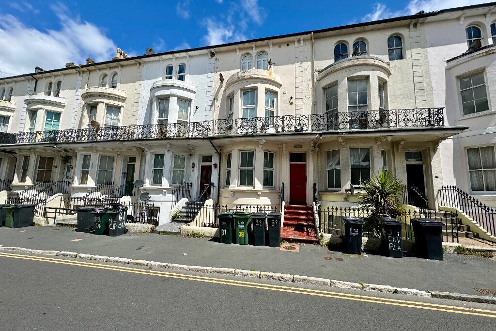 2 bedroom flat for sale in Cavendish Place, Eastbourne, East Sussex, BN21
