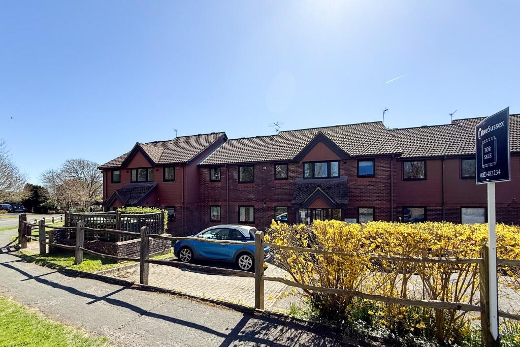 2 bedroom flat for sale in Black Path, Polegate, East Sussex, BN26