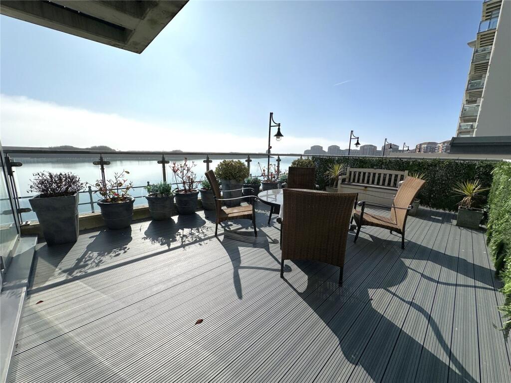 2 bedroom apartment for sale in Midway Quay, Eastbourne, East Sussex, BN23