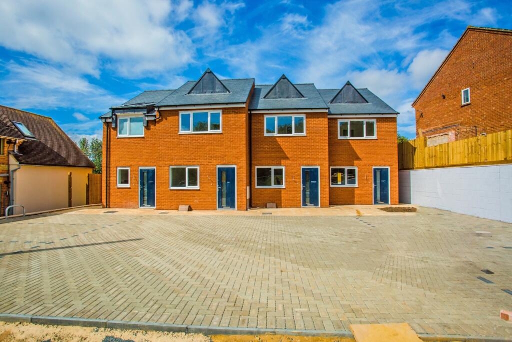 2 bedroom terraced house for sale in Templeman Place, Buckingham, MK18
