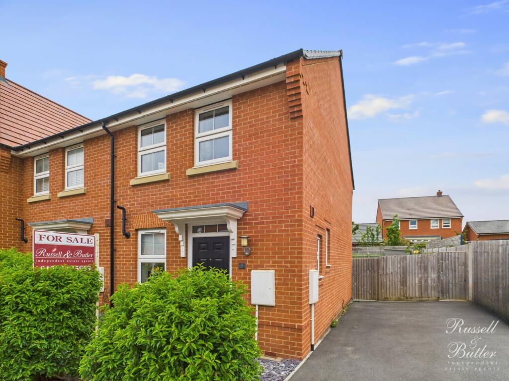 2 bedroom semi-detached house for sale in Botolph Mews, Buckingham, MK18