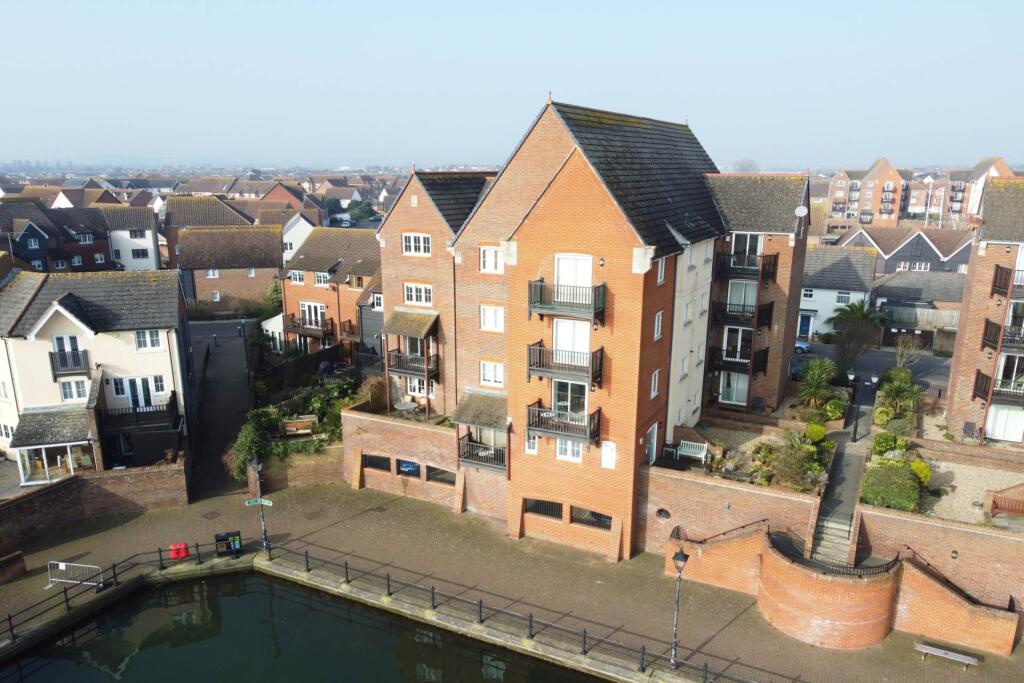 2 bedroom flat for sale in Maderia Way, Eastbourne, BN23 5UJ, BN23