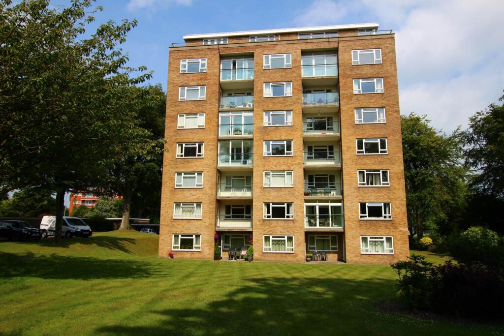 2 bedroom flat for sale in Compton Place Road, Eastbourne, BN21 1EE, BN21