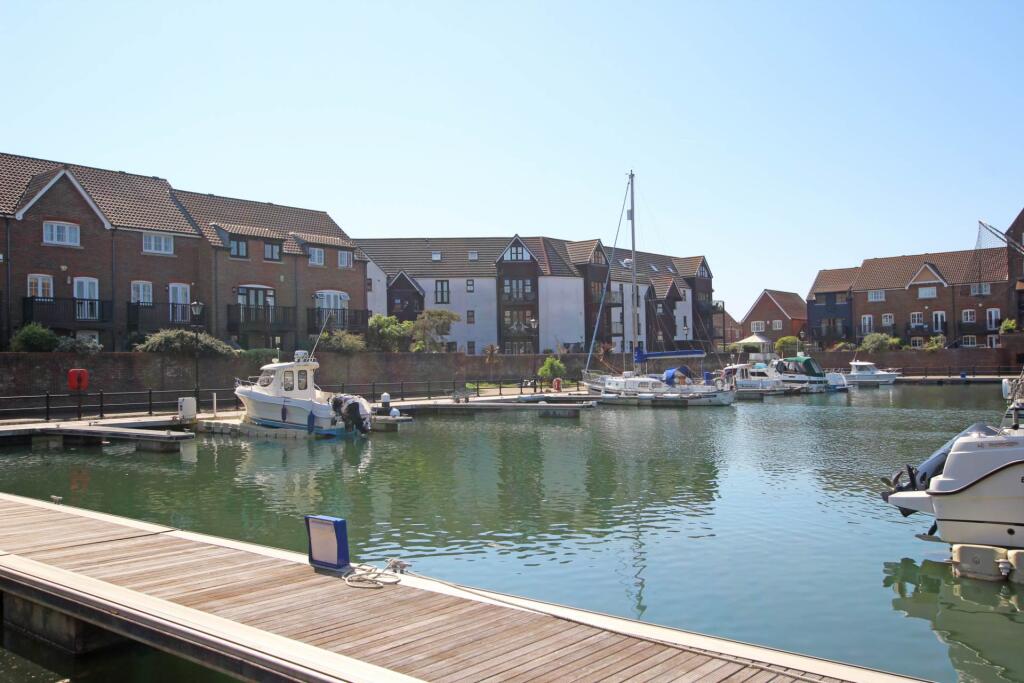 2 bedroom flat for sale in Antigua Close, Eastbourne, BN23 5SZ, BN23