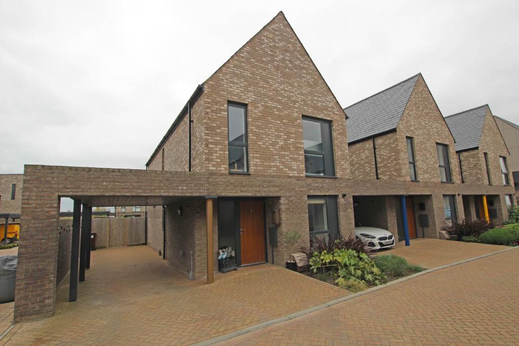4 bedroom detached house for sale in Macauley Drive, Eastbourne, BN23 ...