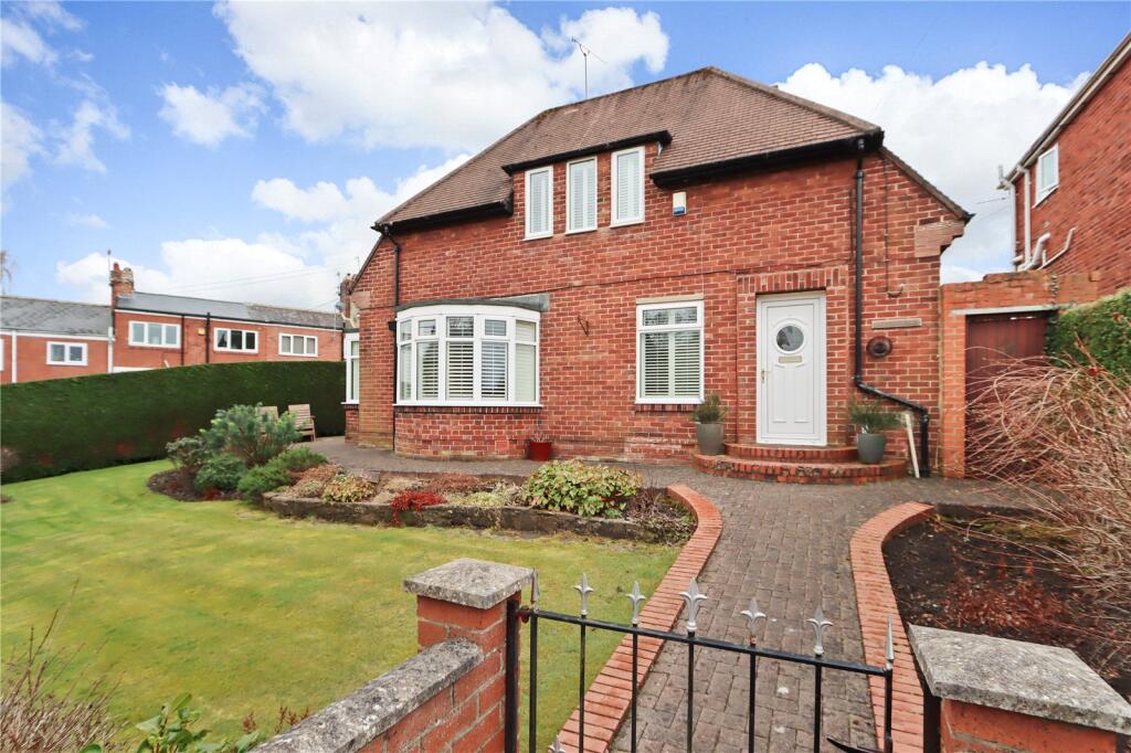 3 bedroom detached house for sale in Woodside Lane, Ryton, Tyne and ...