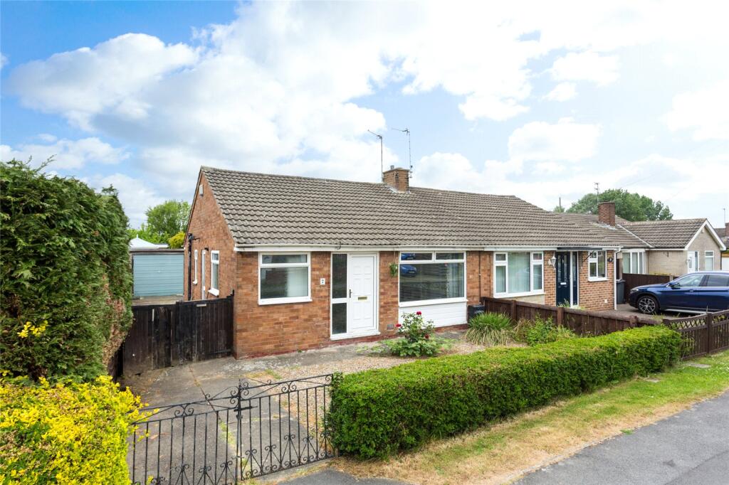 2 bedroom bungalow for sale in Westholme Drive, York, North Yorkshire, YO30